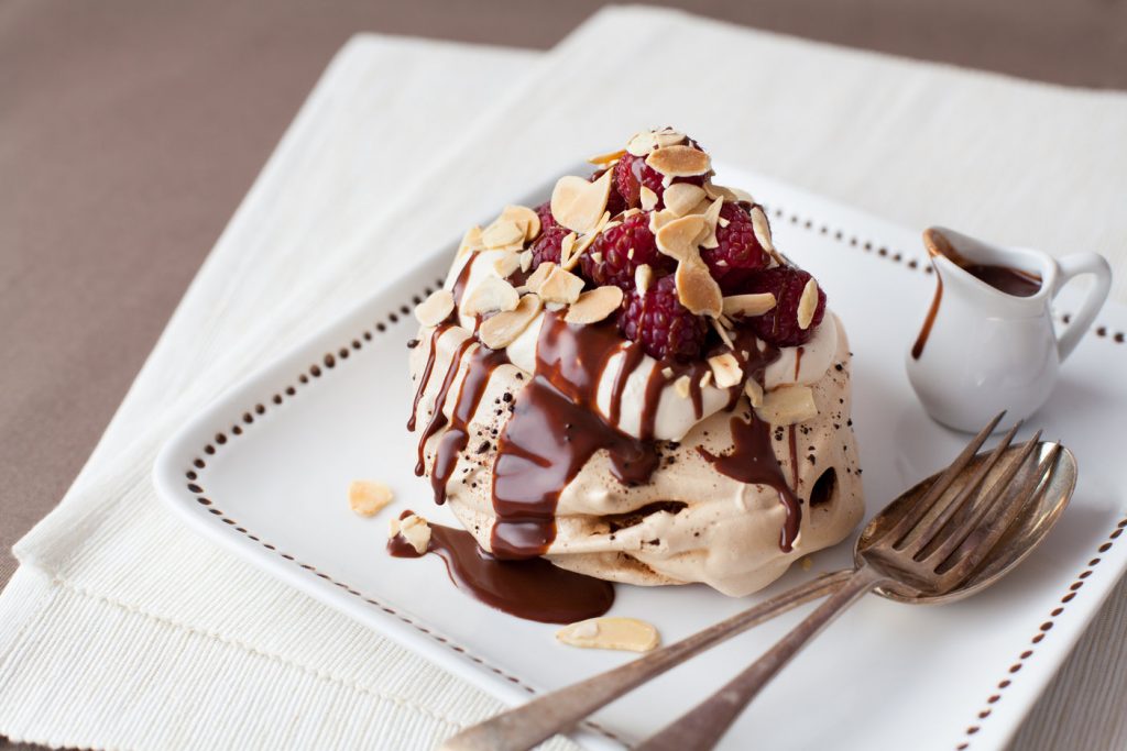 Coffee Meringues with Cream, Raspberries & Chocolate Sauce | ILoveCooking